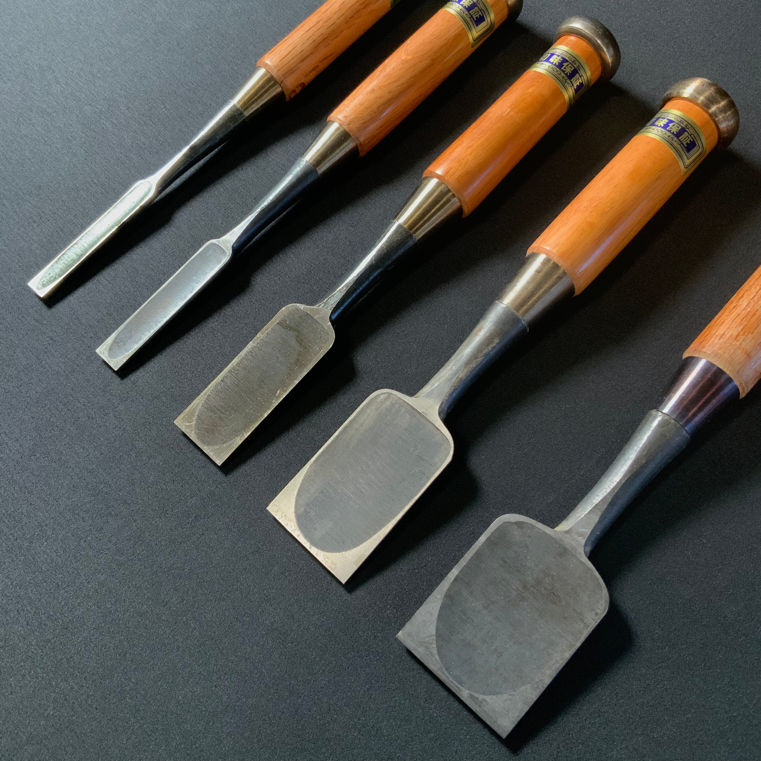 Old stock Yoshihiro Bench chisels 掘出し物 義廣 追入鑿 Oirenomi